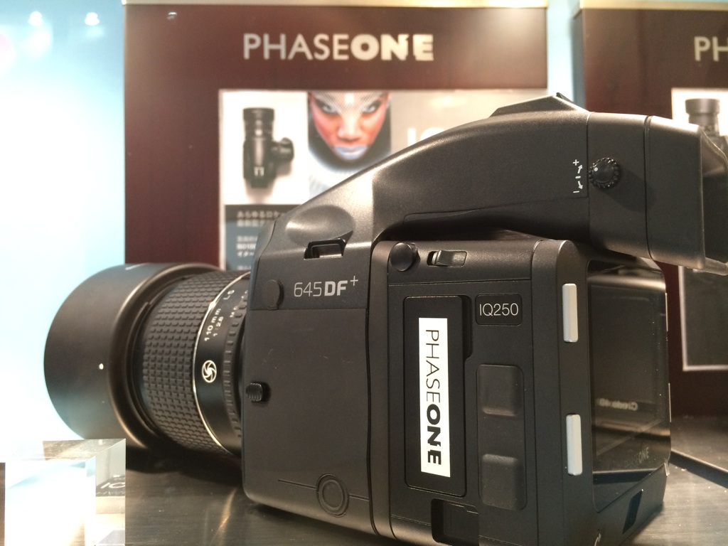 Photo Next 2日目: Phase One Japan デジタルバック通信